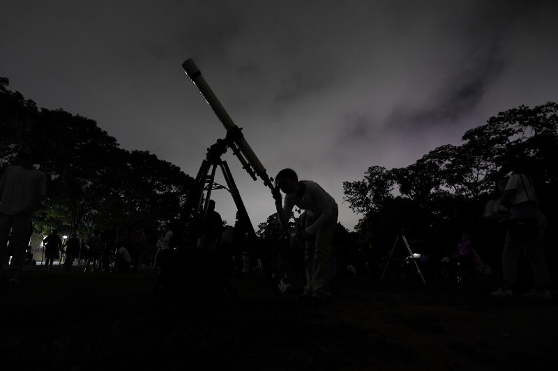 Tonight's 'Planetary Parade' Will Give You A Rare View Of The Milky Way ...
