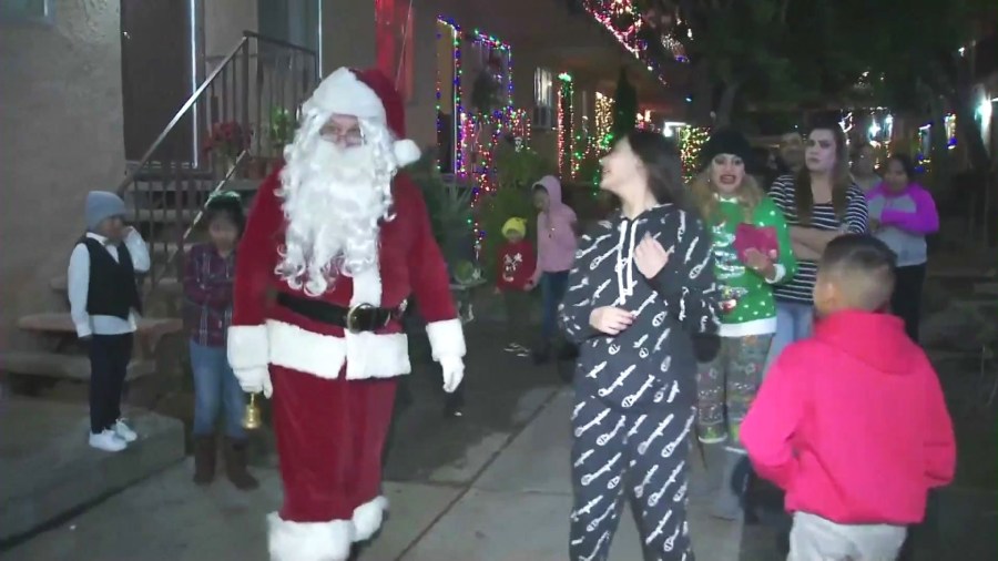 Southern California Santa Volunteer Loses Home In Palisades Fire - Car ...